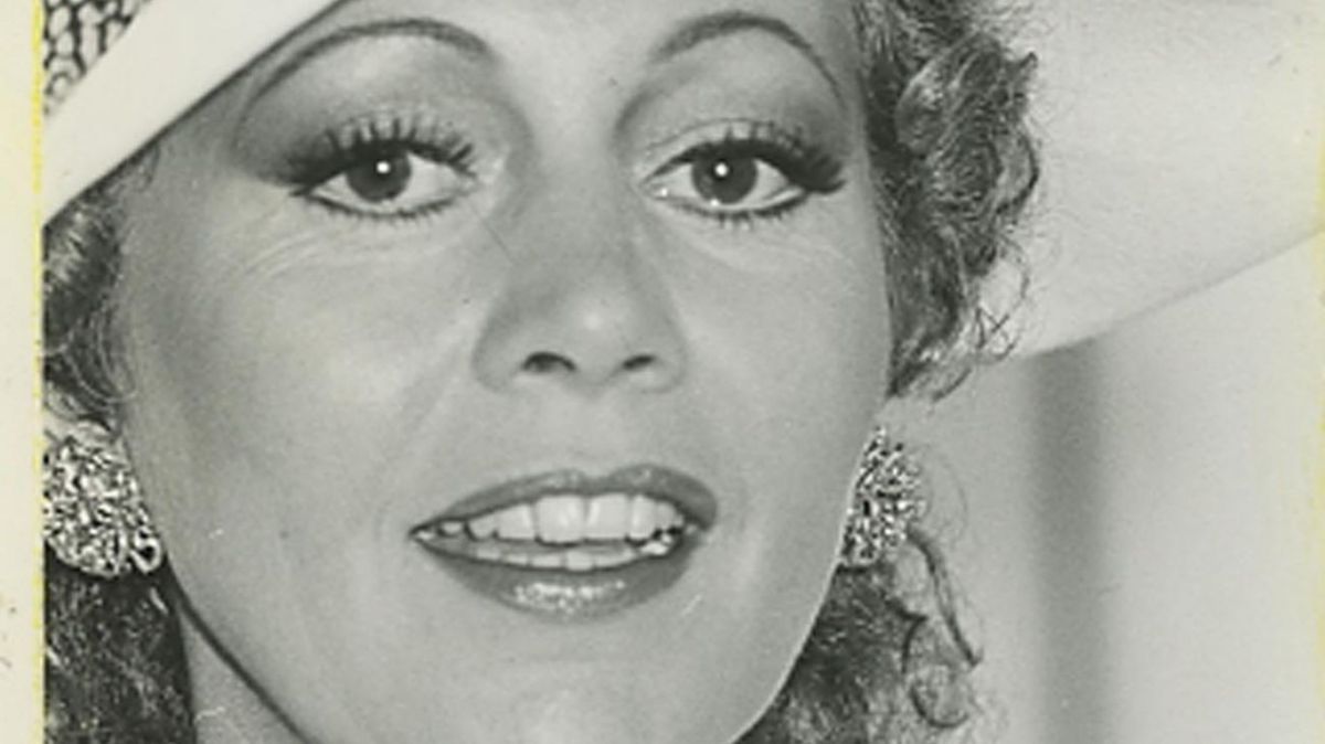 A los 87 años murió Pinky, la leyenda del modelaje | Voces Criticas ...