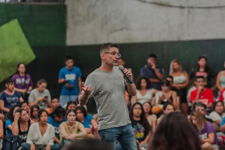|FOTOS| Intercambios, ideas y compromiso social: Carlos Morello se reunió con varios jóvenes en ...