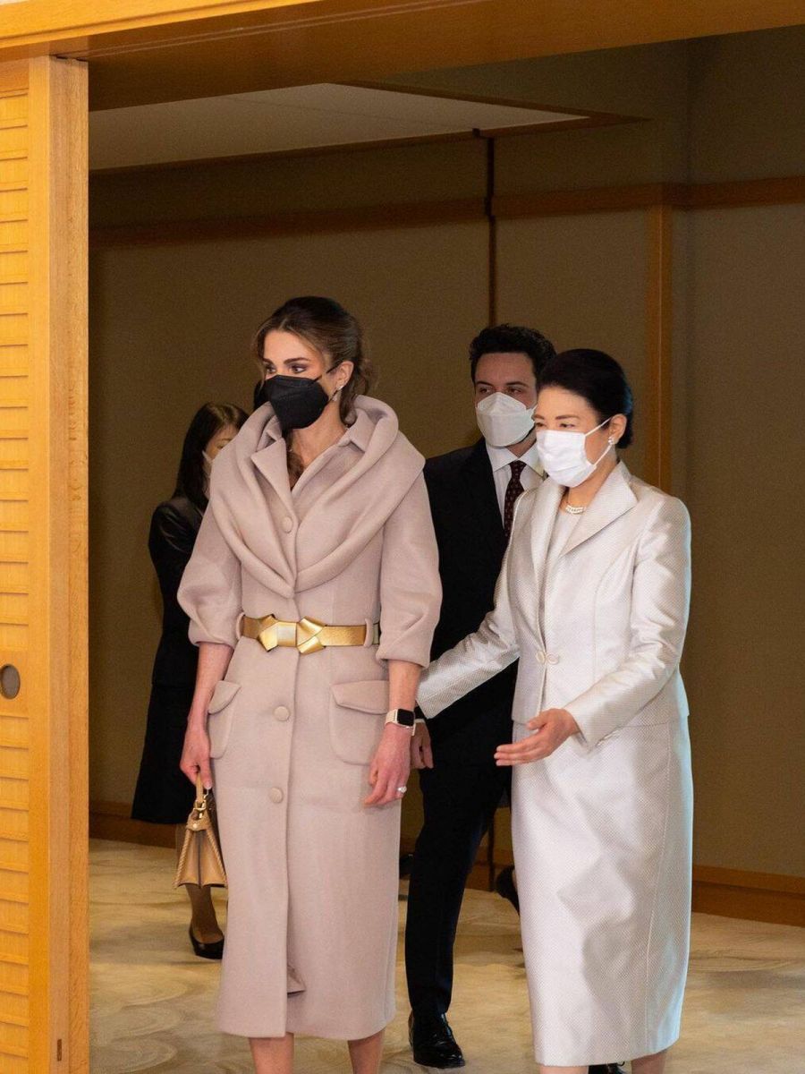 Rania de Jordania se convierte en ícono de la moda con este ostentoso ...