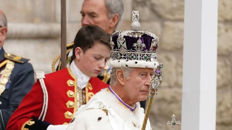 El insólito y asombroso gesto del rey Carlos III para el príncipe Archie en el almuerzo de la ...
